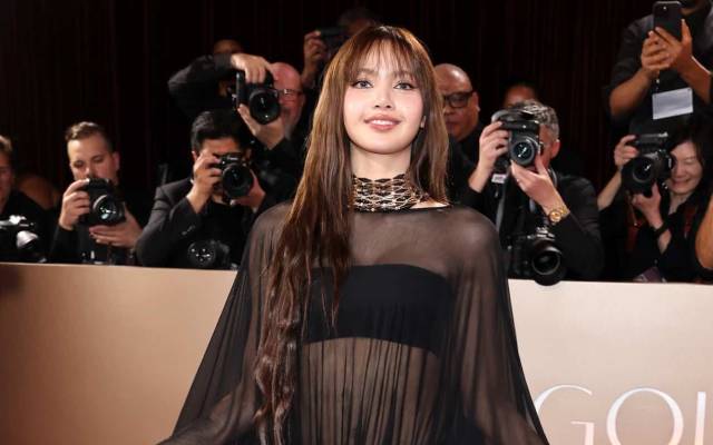 Lisa Blackpink bị chê mặc xấu trên thảm đỏ Quả cầu vàng