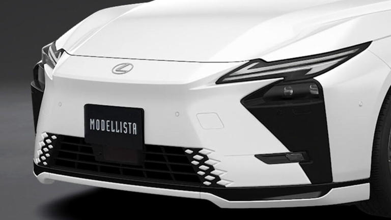 Lexus let the ES go bland, Modellista tries to bring it back