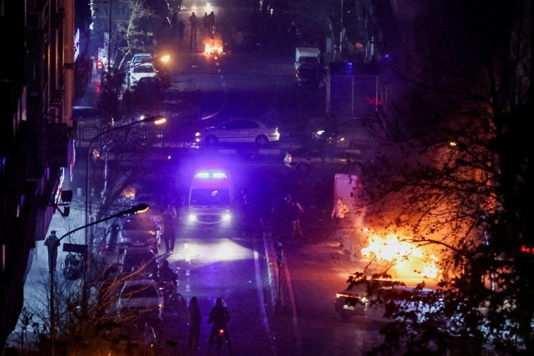 Trump weighs response to Iran crackdown, Tehran says communication open ...