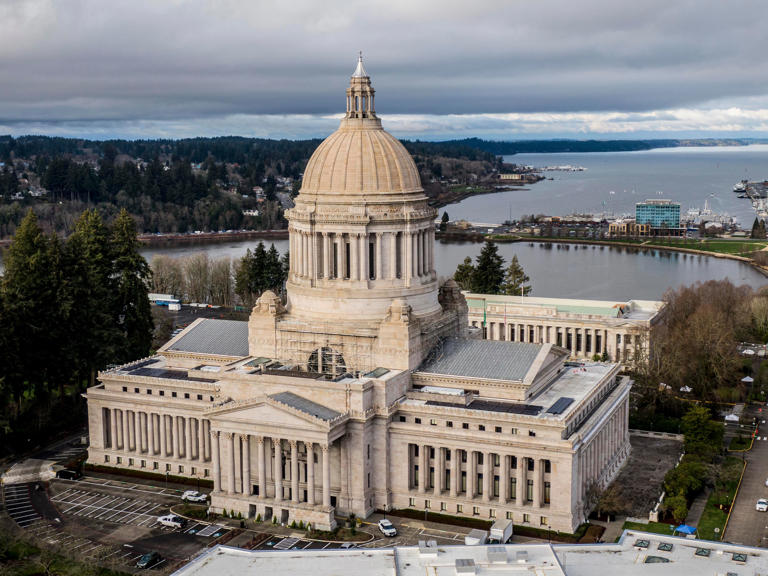WA Legislature opens 2026 session facing budget crisis, tax fight