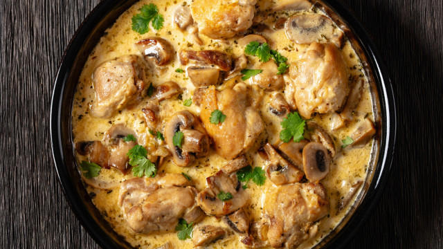 Só vai sujar uma frigideira! Veja estas receitas simples de Jamie Oliver