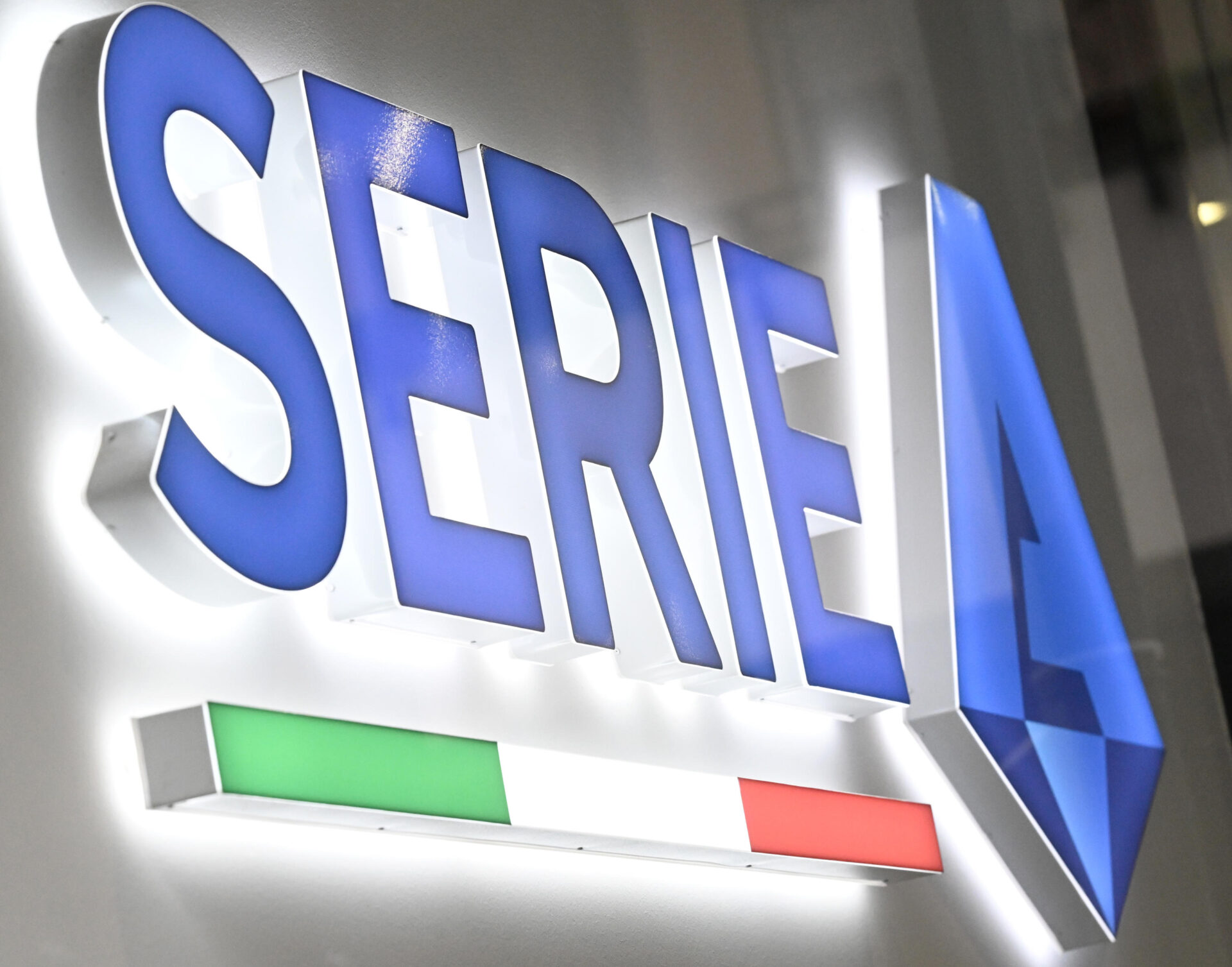 Perché nella partita tra AGCOM e Cloudflare il calcio non c’entra