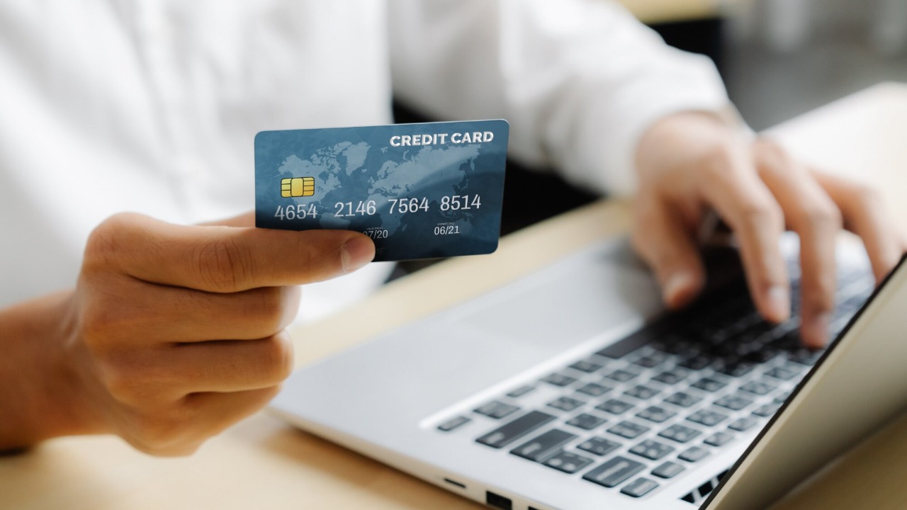 Credit card debt spikes $27B in 3 months as delinquencies surge