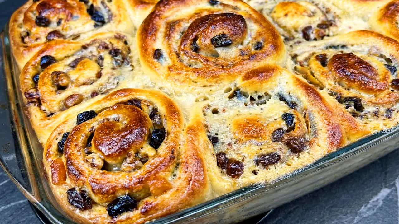 Have you tried this trick from the German pastry chef? Cinnamon rolls ...