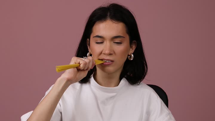 Te espera una relajante experiencia de ASMR comiendo