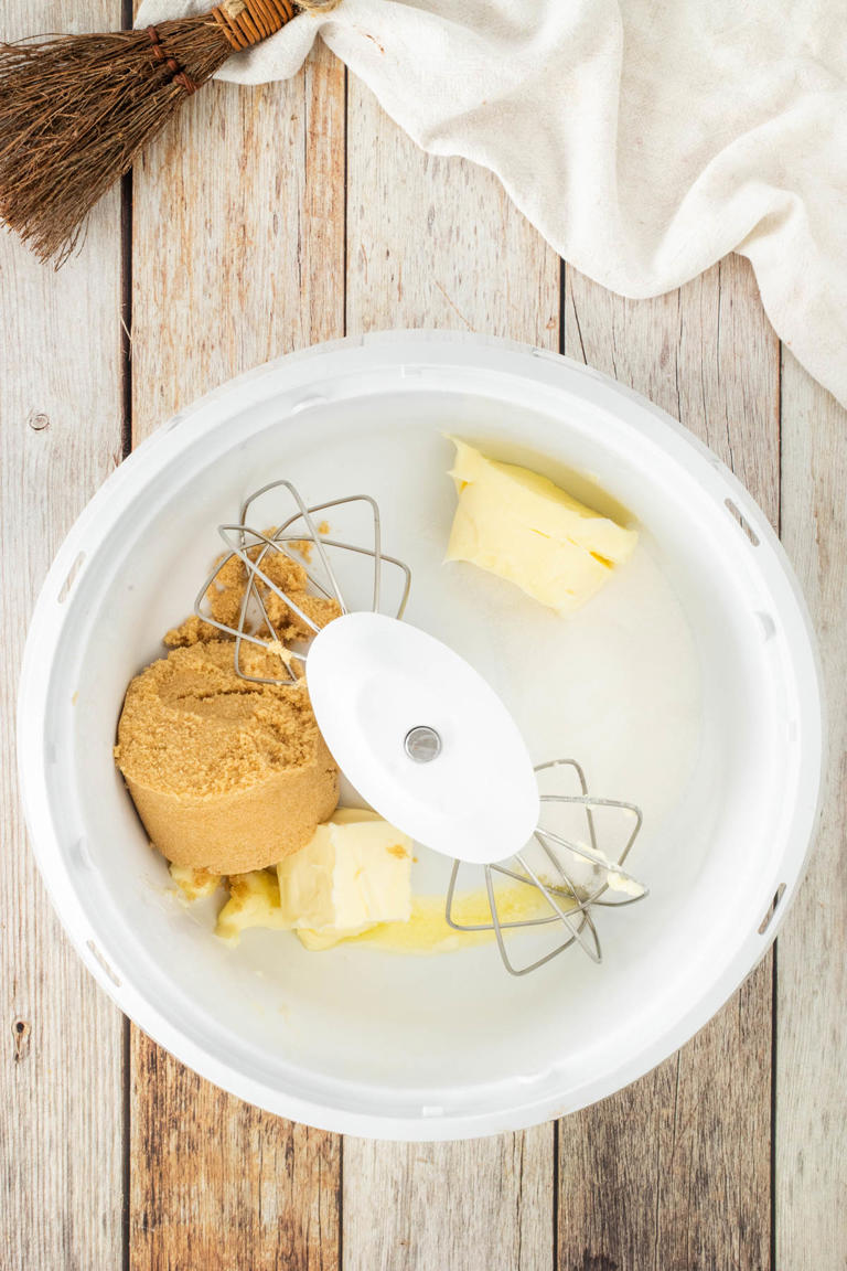 Easy butterbeer poke cake