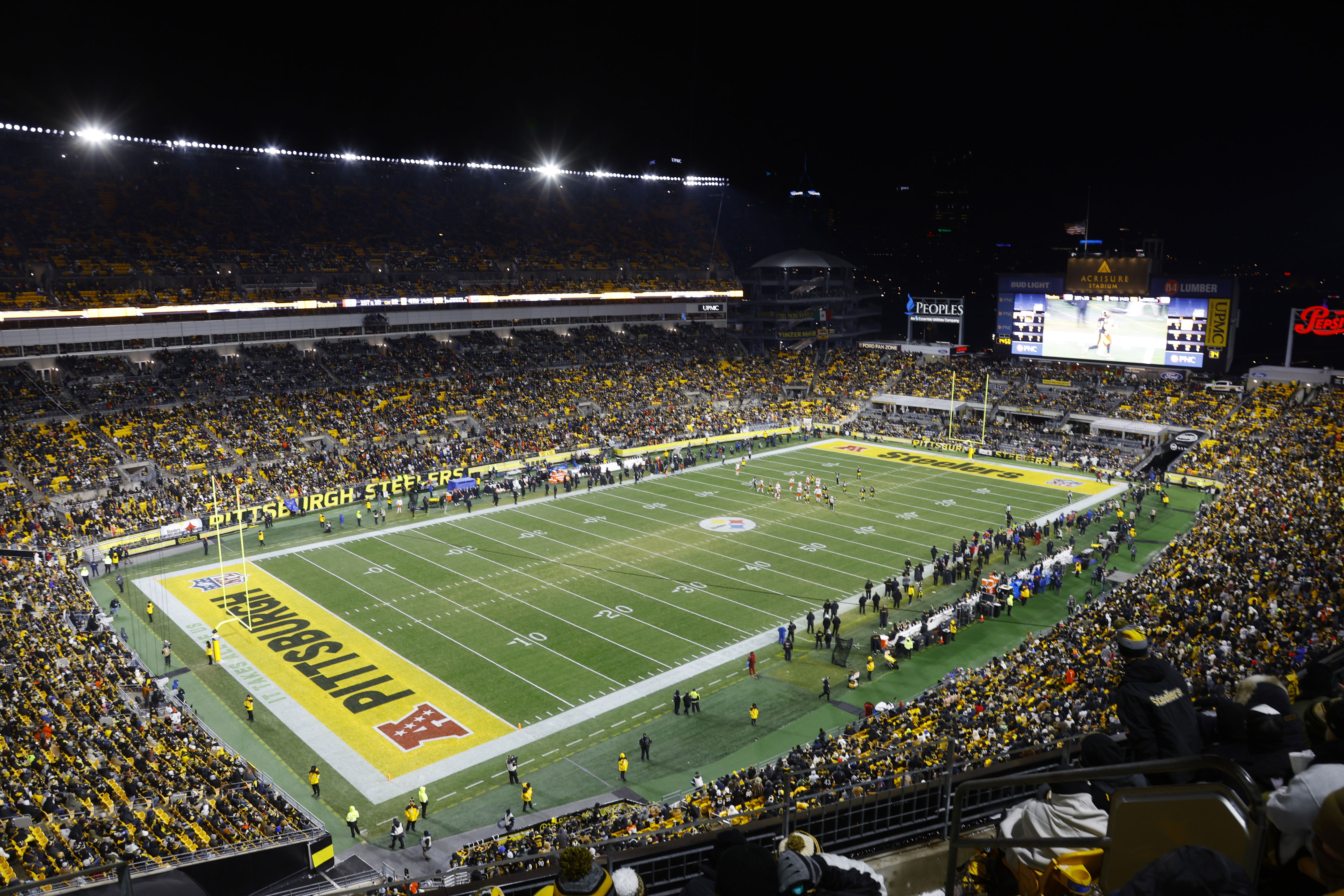 Who will the Houston Texans play in the AFC Divisional Round?