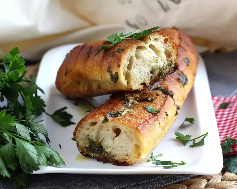 Garlic bread - video recipe!