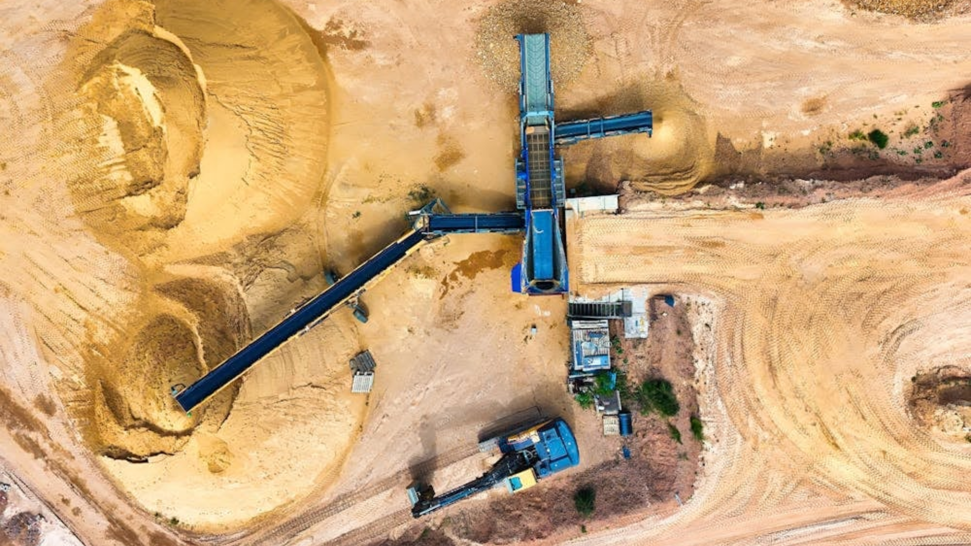 Massive iron ore deposit unearthed by geologists, estimated value $5.7 ...