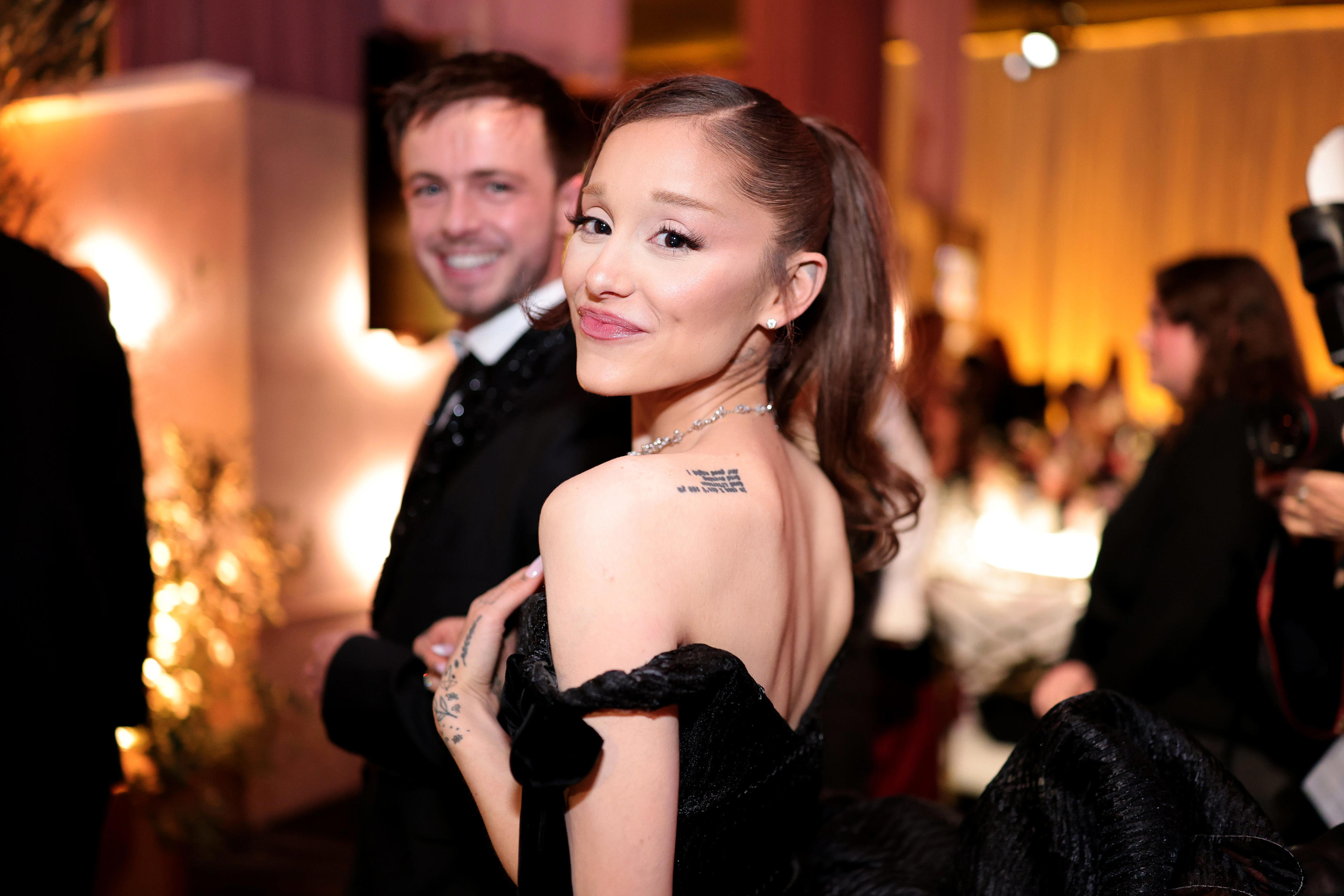 Ariana Grande jokes after fans spot photo edit blunder