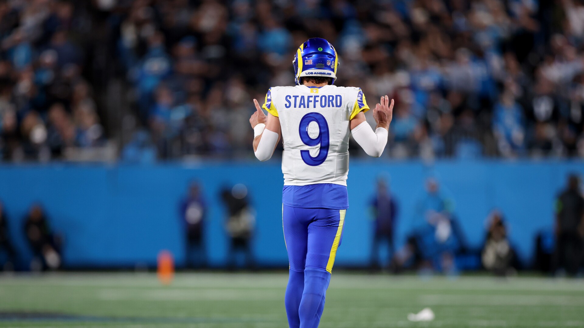 Matthew Stafford shrugs at the cold and wind the Rams will endure in ...