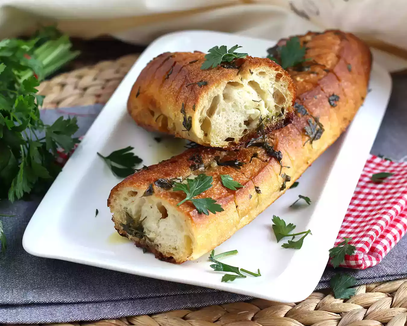 Garlic bread - video recipe!