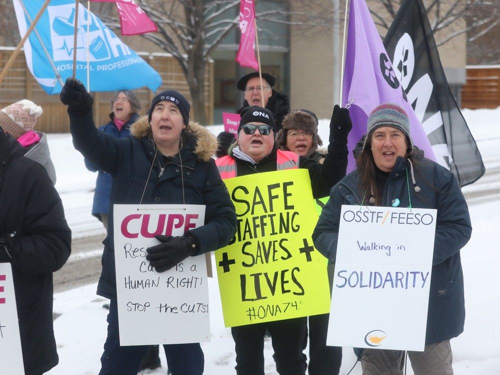 Union members protest health cuts at Royal Ottawa Place long-term care
