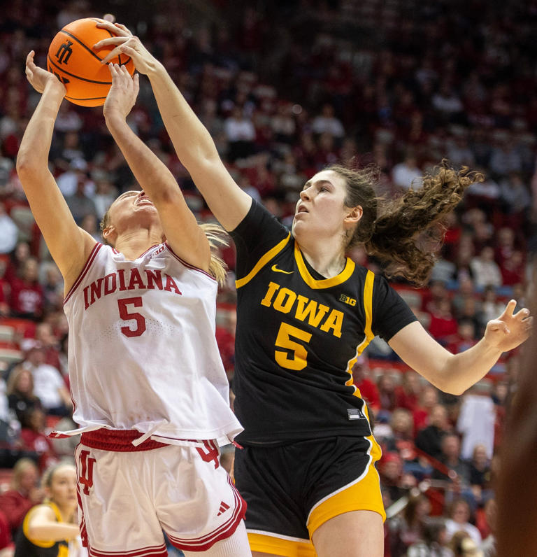 Iowa women's basketball rises in latest AP Top 25 poll