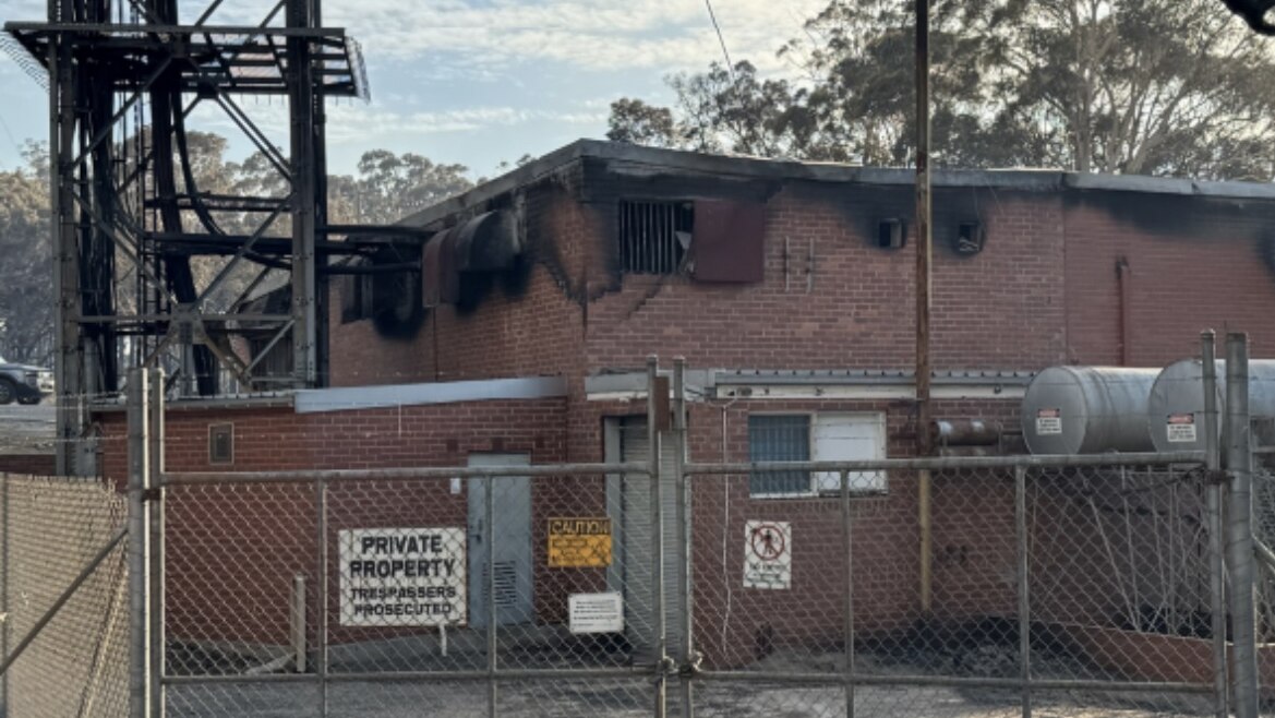 Mount Alexander fire knocks out TV and radio across central Victoria