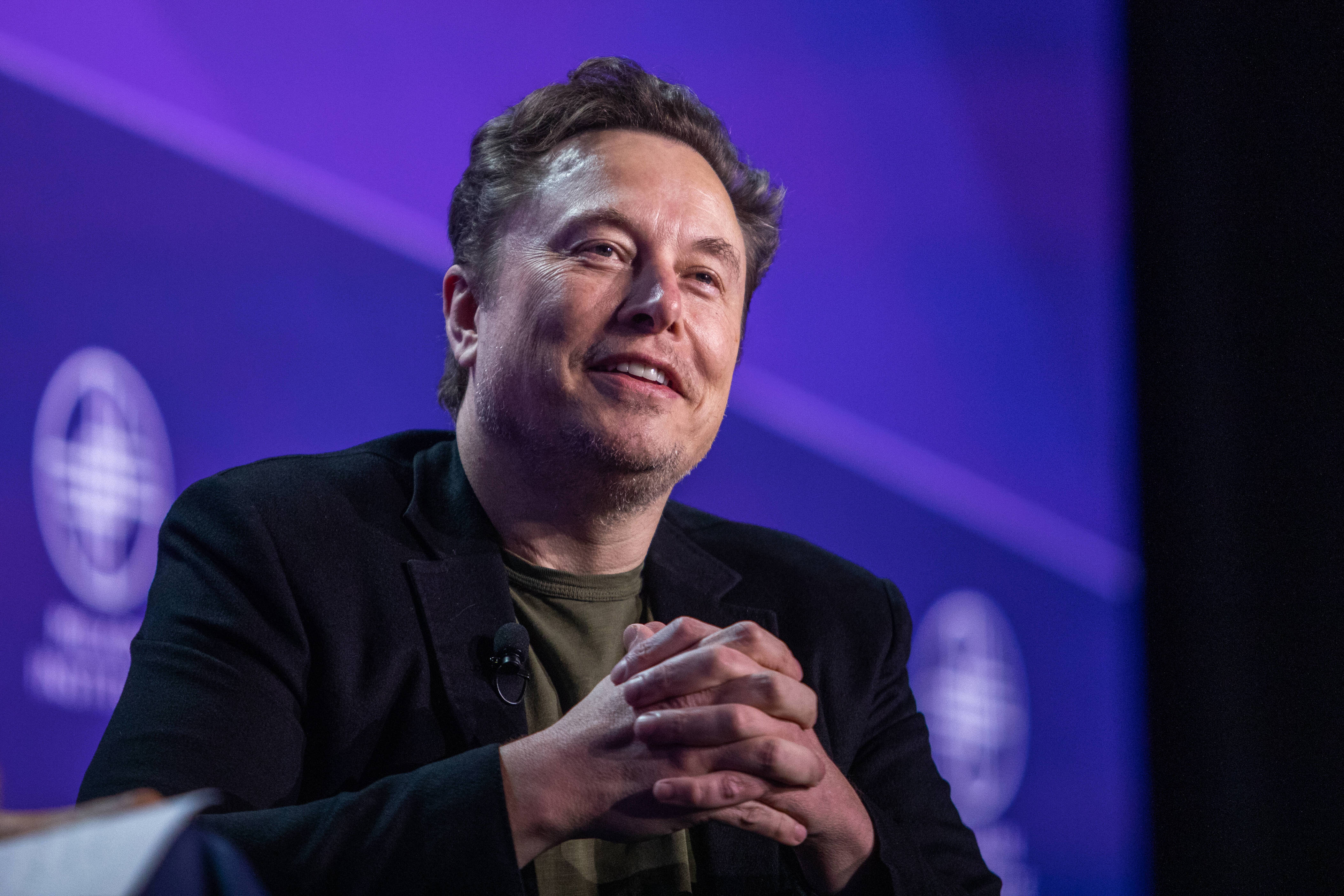 Elon Musk issues 4-word response to old interview where he says SpaceX ...
