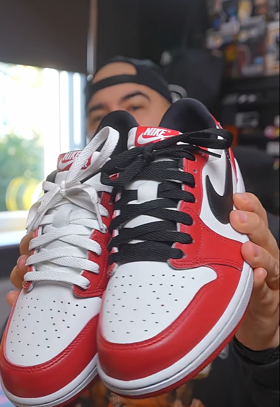 Choosing the laces | Jordan 1 low Chicago style