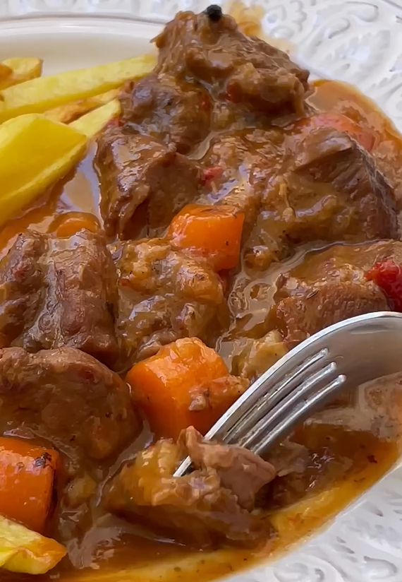 Braised beef cheeks in homemade sauce | Juicy traditional recipe