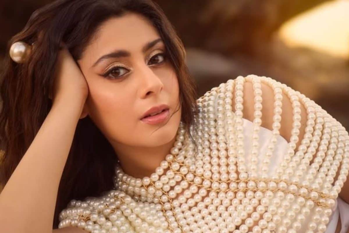 Isha Malviya to make her Bollywood debut soon? Actress reportedly in ...