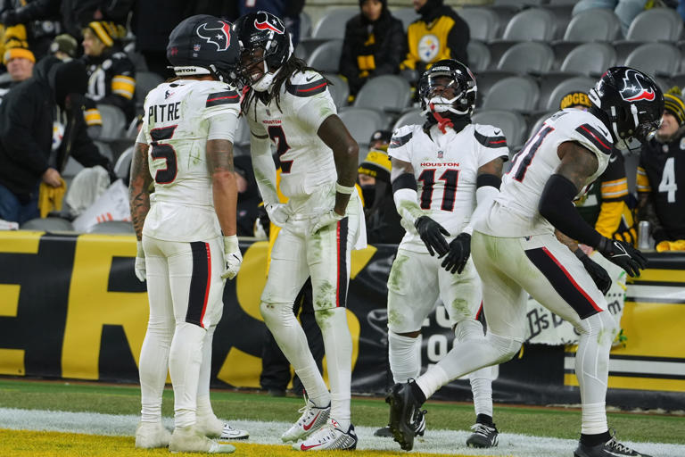 Texans stifle Aaron Rodgers and the Steelers 30-6 for franchise's 1st ...