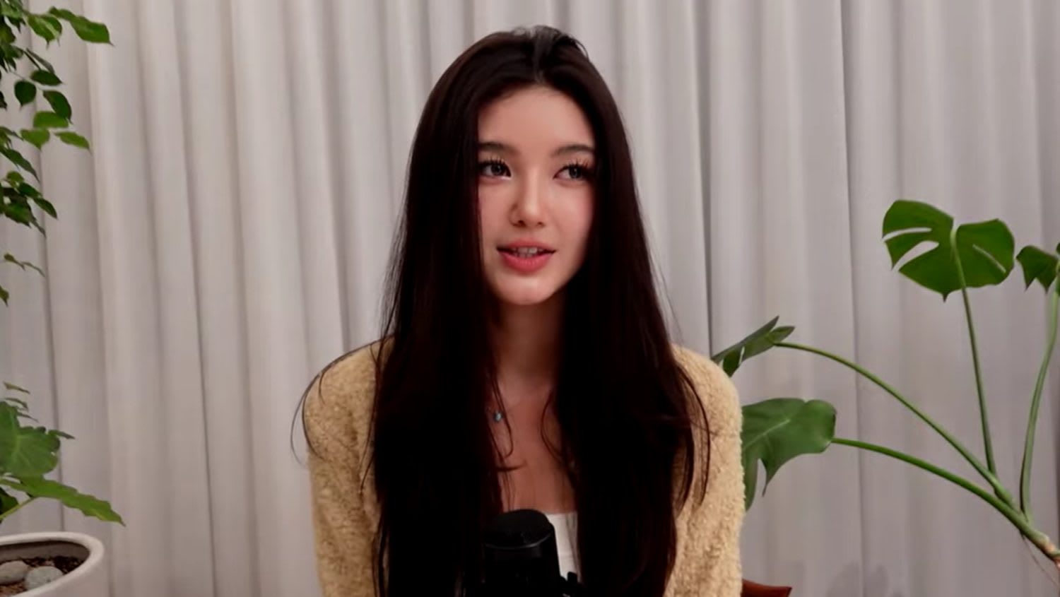 Danielle faces mixed reactions after tearful livestream following ...