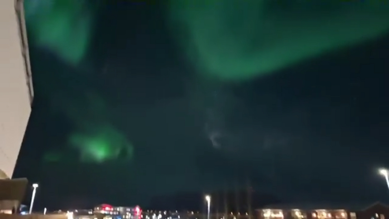 Exceptionally bright aurora borealis lights up the night sky in ...