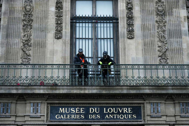 French museum fare hikes for non-European tourists spark outcry