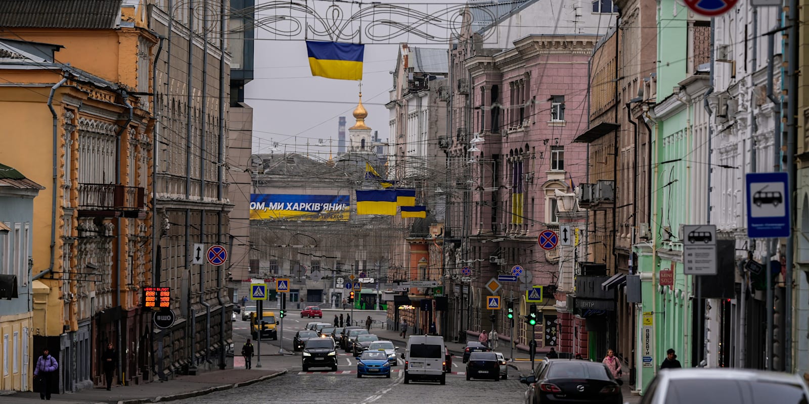 Minst fyra döda i intensiv attack mot Charkiv