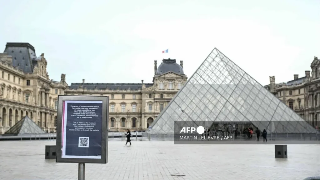 Louvre sigue cerrado por huelga ante falta de condiciones laborales