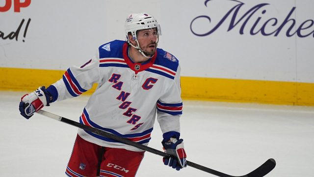 Canadiens crush struggling Canucks with three-goal outburst in third period