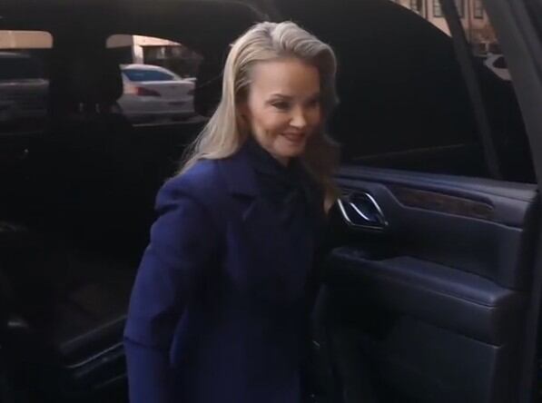 Moreno hits the mayor’s office running, signing 13 executive orders on ...