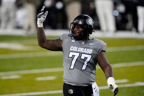 Colorado star OT Jordan Seaton entering transfer portal