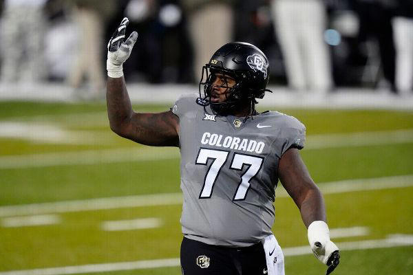 Colorado star OT Jordan Seaton entering transfer portal