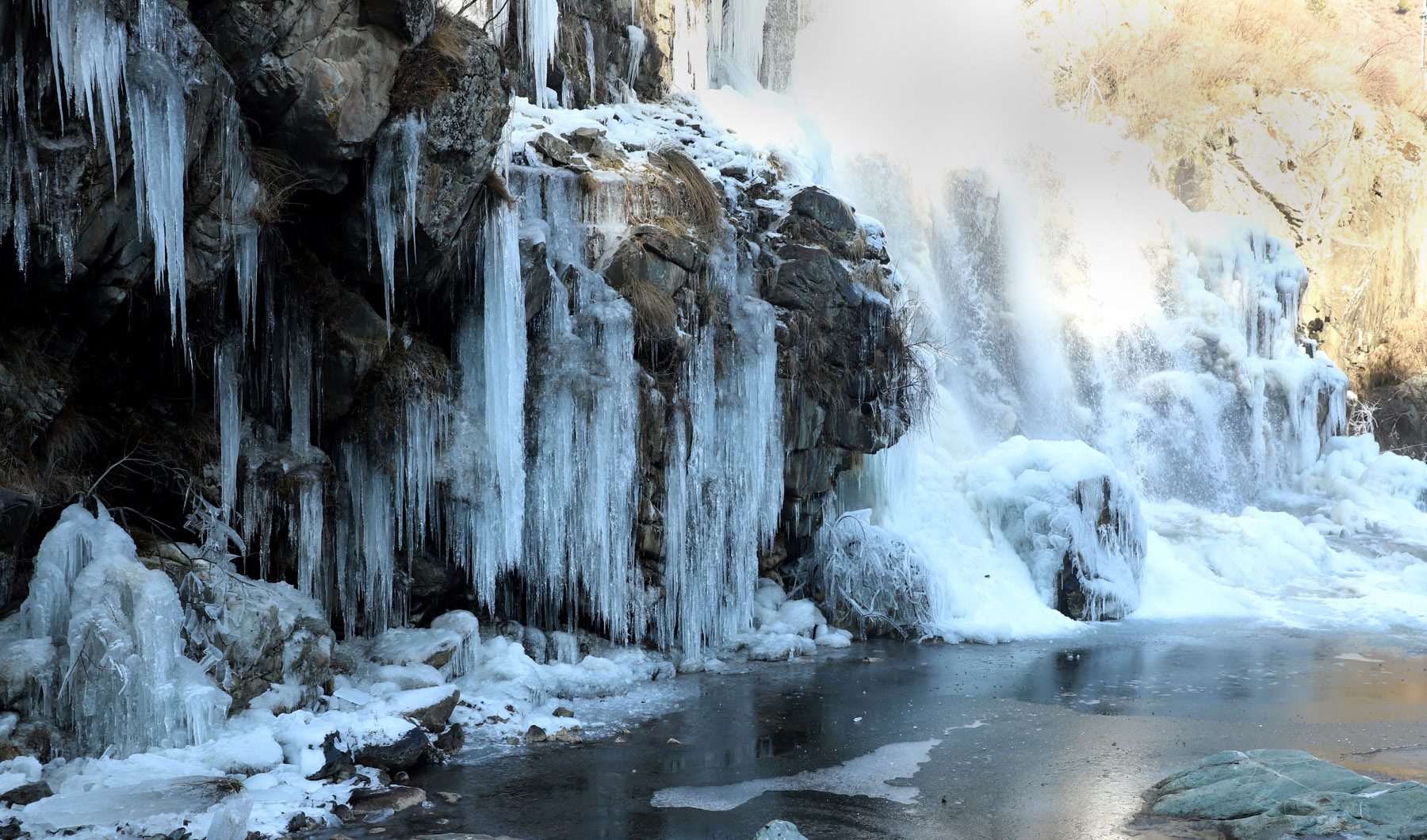 Bone chilling cold in Kashmir as temperatures drop; dense fog in Jammu