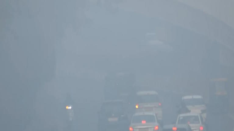 Delhi shivers at 4°C, grapples with 'very poor' air quality