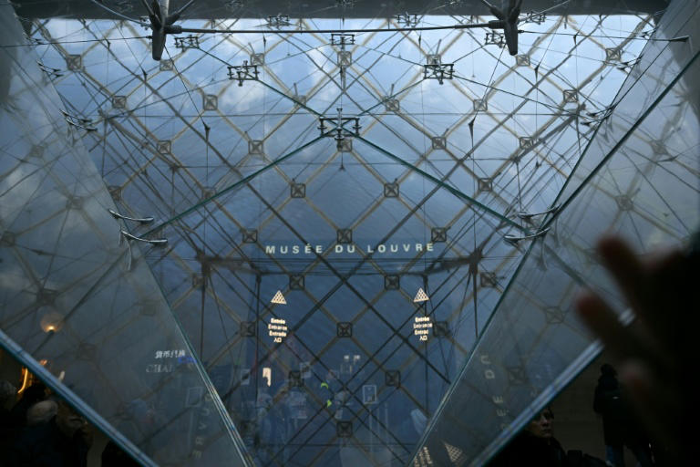 French museum fare hikes for non-European tourists spark outcry