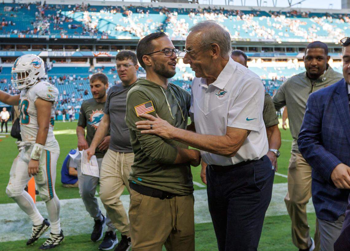 Los Dolphins buscan entrenador y cambiar una historia de un cuarto de ...
