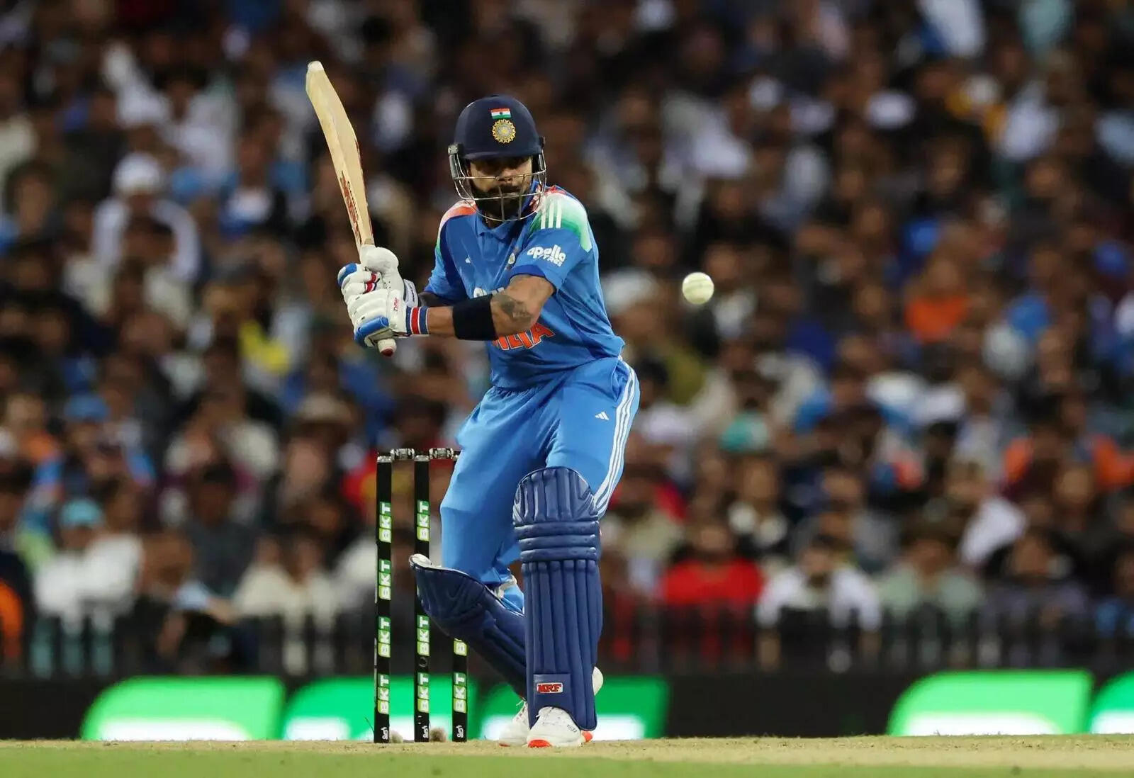 Virat Kohli’s pre-batting routine caught on camera during IND vs NZ ...