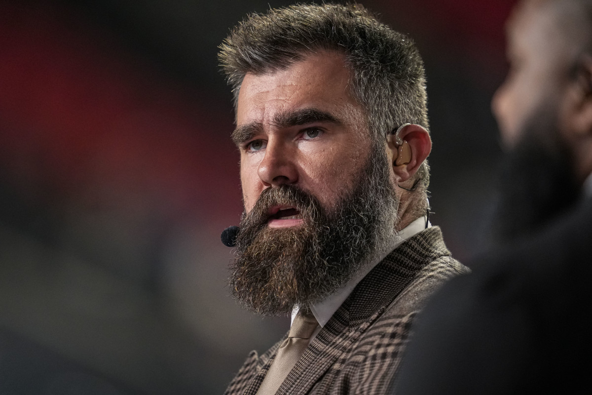 Eagles fans are livid with Jason Kelce's stance on Philadelphia's coaches