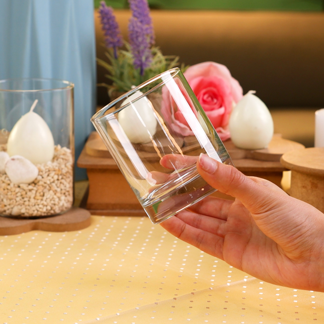 This candle smells like sunshine and flowers 🌼🕯️