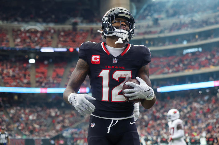 NFL fans worried for Nico Collins after scary injury vs. Steelers