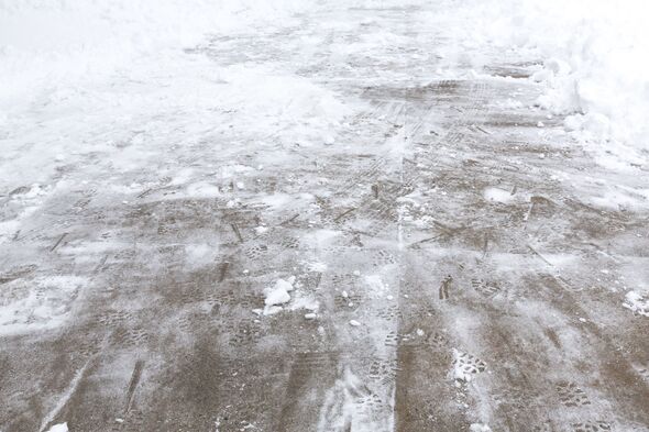 Stop using salt to clear ice from driveways - 1 natural ingredient is ...