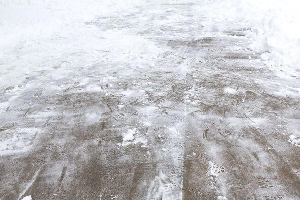 Stop using salt to clear ice from driveways - 1 natural ingredient is ...
