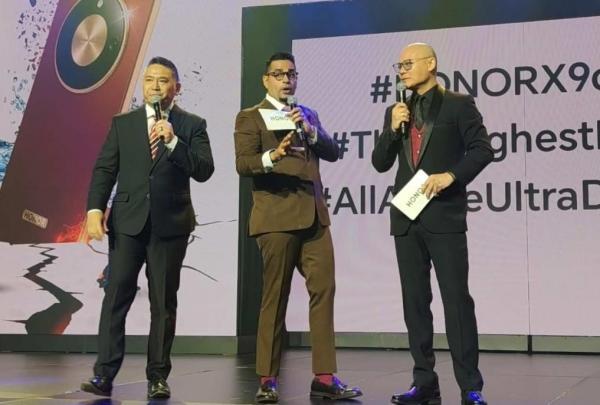 Music, celebrities, and technology take center stage at smartphone launch