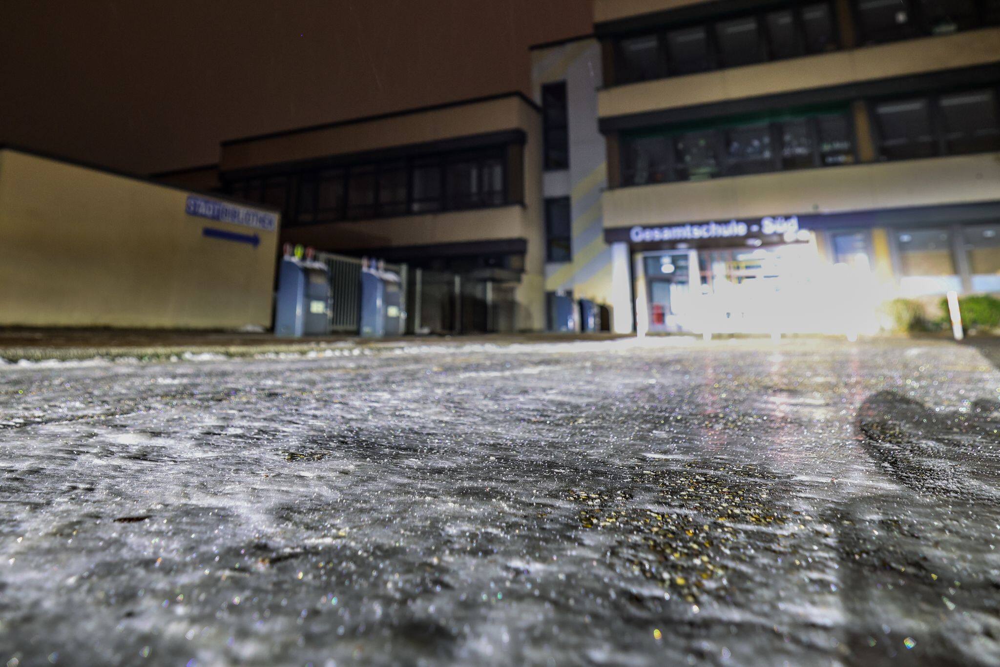 Glatteis in MV: Rebus stellt Busverkehr bei Güstrow, Bützow und Teterow ein