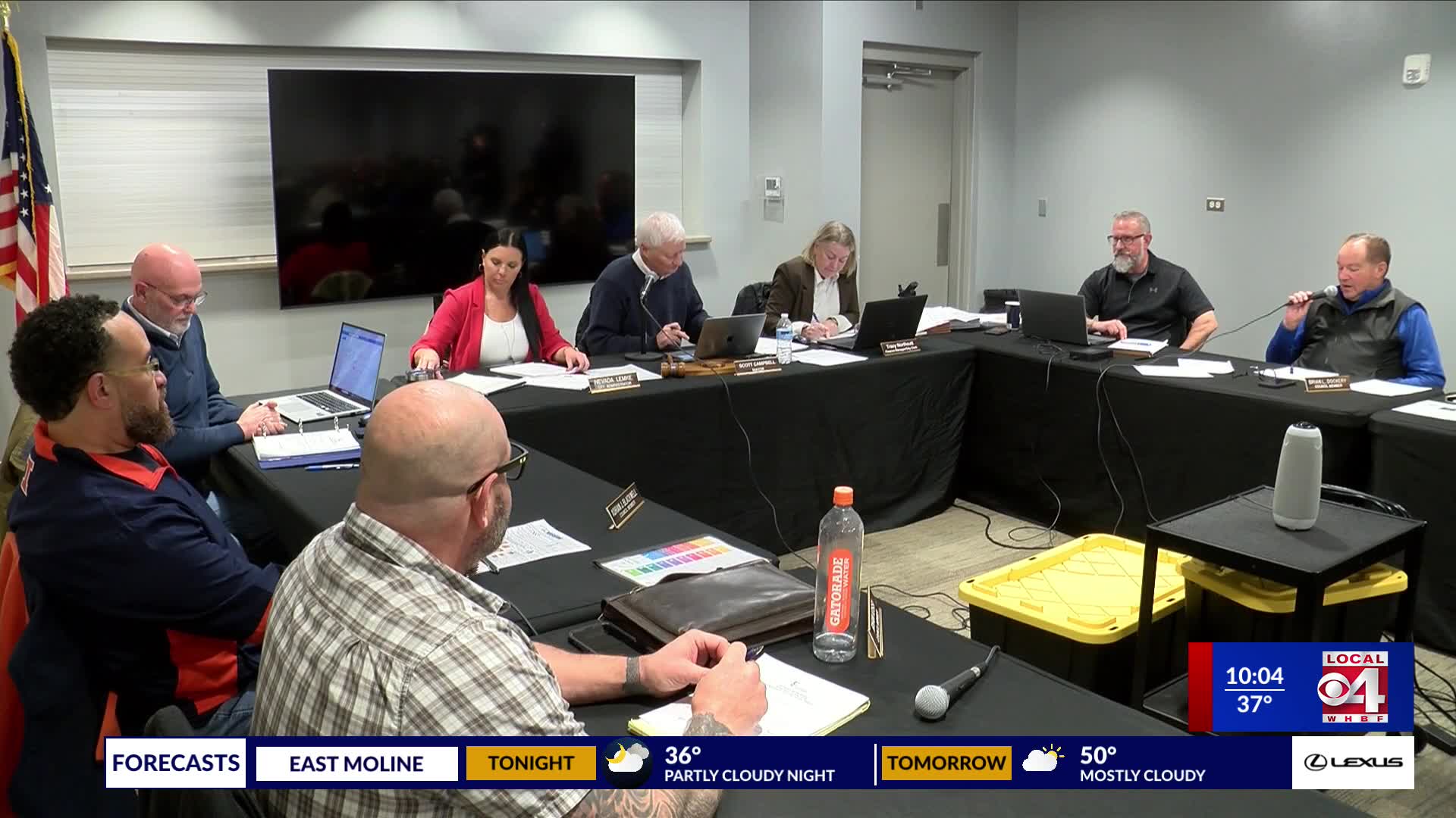 Eldridge city council adjusts plan to close the community center and ...