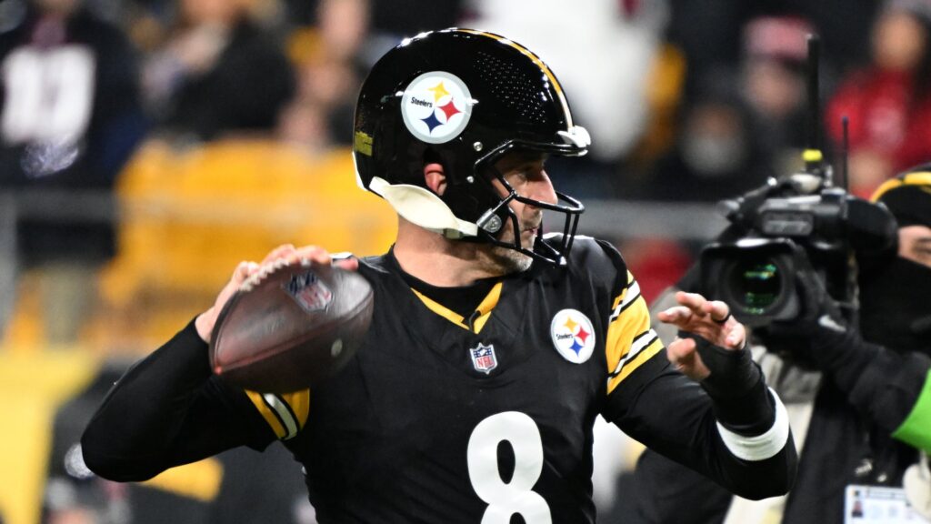 Steelers’ Aaron Rodgers storms out of press conference following Mike ...