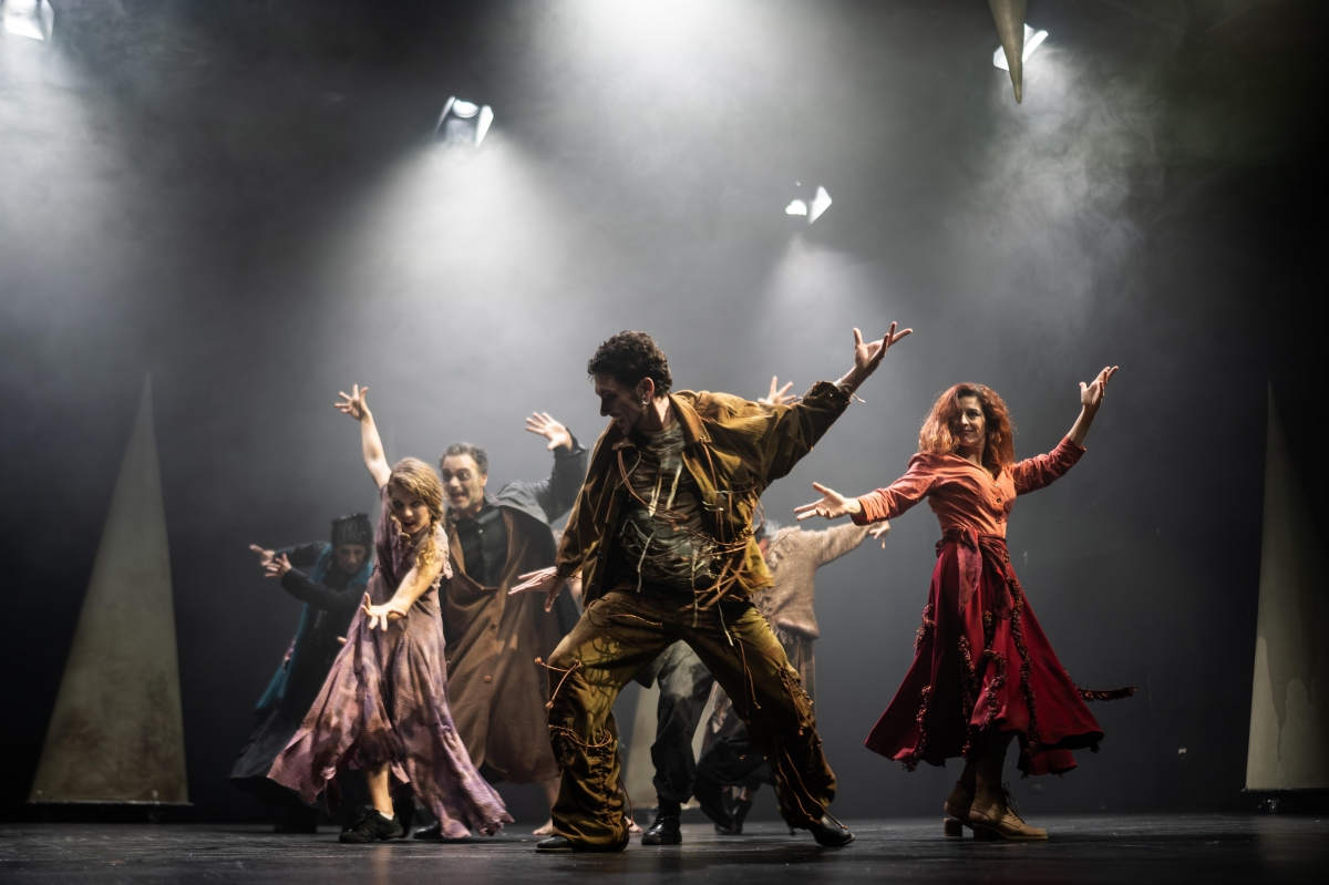 La divinidad de los gritos y las palabras