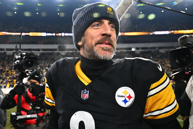 Aaron Rodgers addresses retirement decision after Steelers' playoff loss