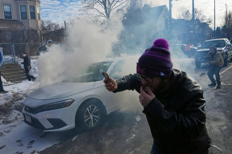 Federal agents fire tear gas at Minneapolis crowd chanting 'shame' as ...